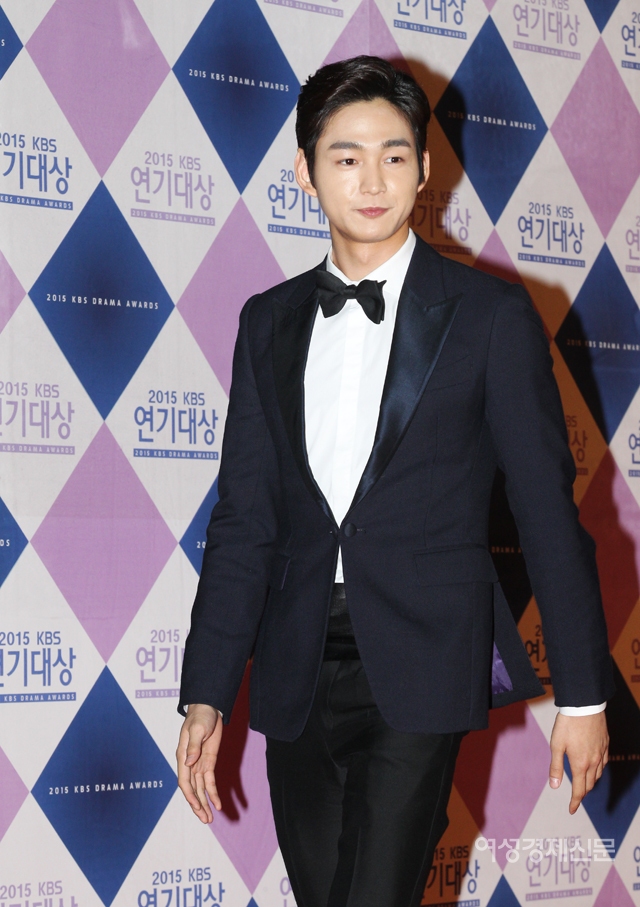 [2015 KBS 연기대상] 이원근 '깔끔한 수트 간지'